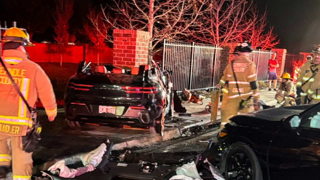 4 people injured in 6-car Seminole County crash, Red Bug Lake Road closed