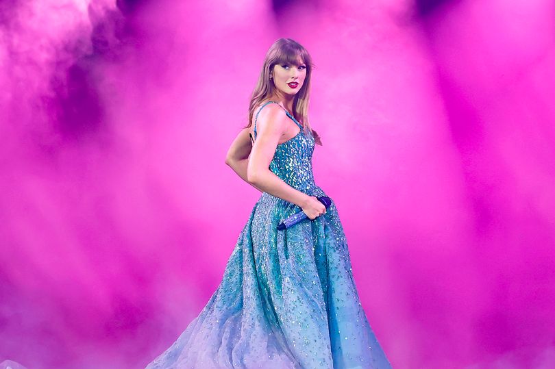 Taylor Swift honors dad Scott with eye-watering donation during triple ...