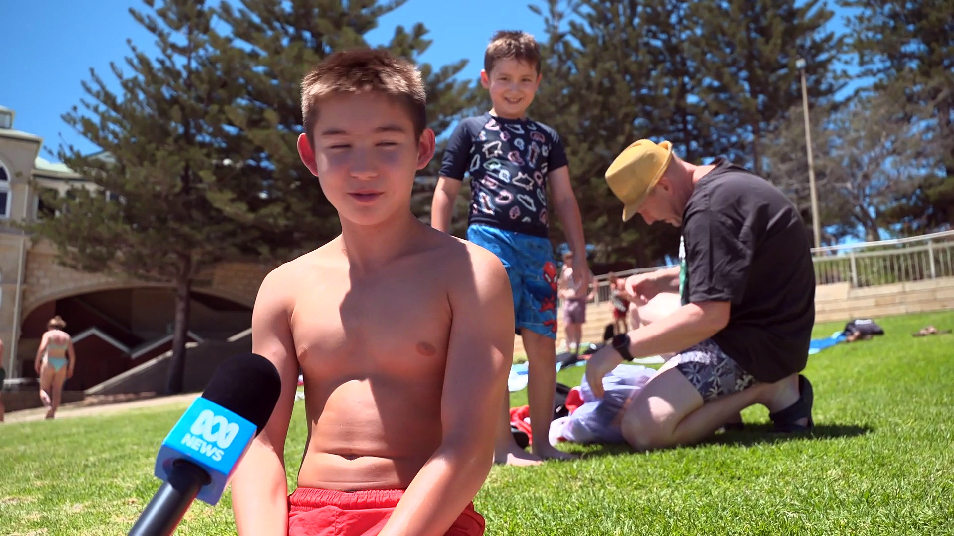 WA endures sweltering Christmas heat wave, emergency services prepare ...