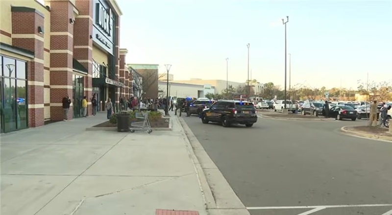 Panic erupts at Wilmington’s Independence Mall after reports of a ...