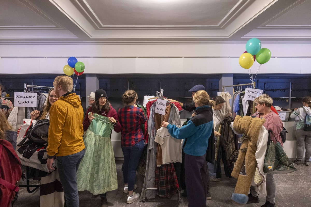 Riesen-Schlange in Dresden: Warum warten die Leute hier ewig?