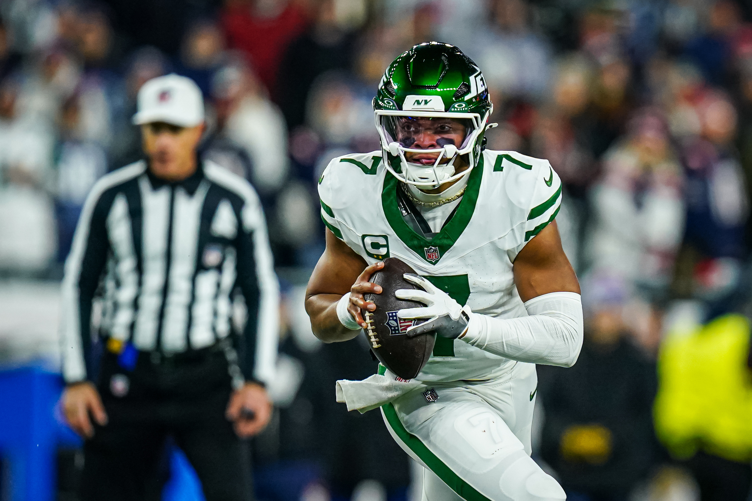 Jets placing QB Justin Fields on IR