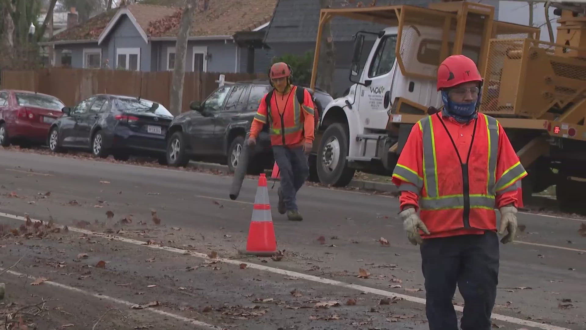 Sacramento ramps up cleanup and power prep as storm weather nears
