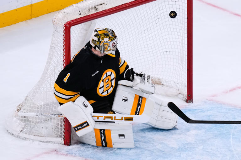 Old rivals Bruins, Canadiens drop gloves at opening faceoff in matchup ...