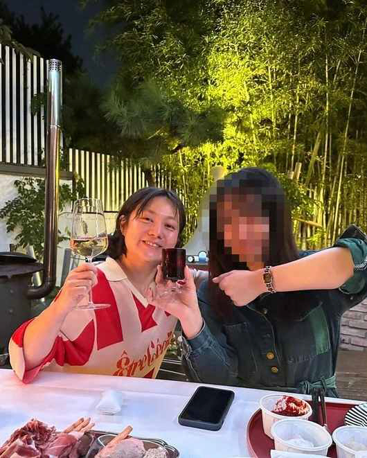 Park Na-rae gave Chanel as a gift...The manager gave it to me Shredded ...