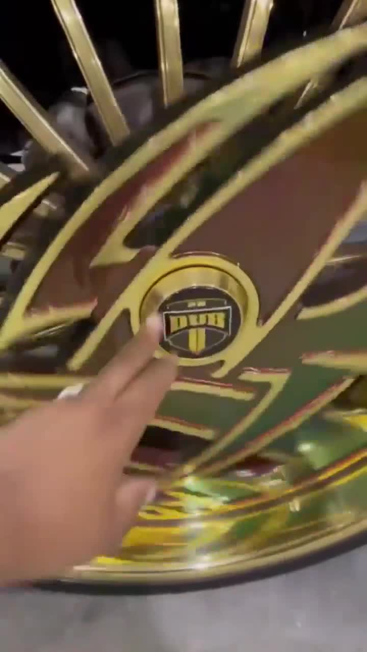 Outrageous Audi Q7 on 32’s DUB floaters