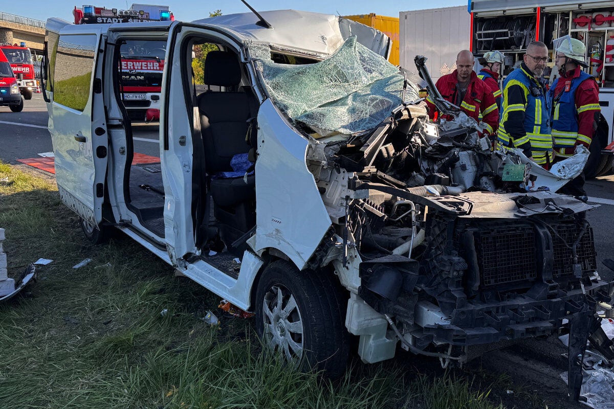 Unfall auf A9: Gegen Laster gekracht und mehrere hundert Meter ...