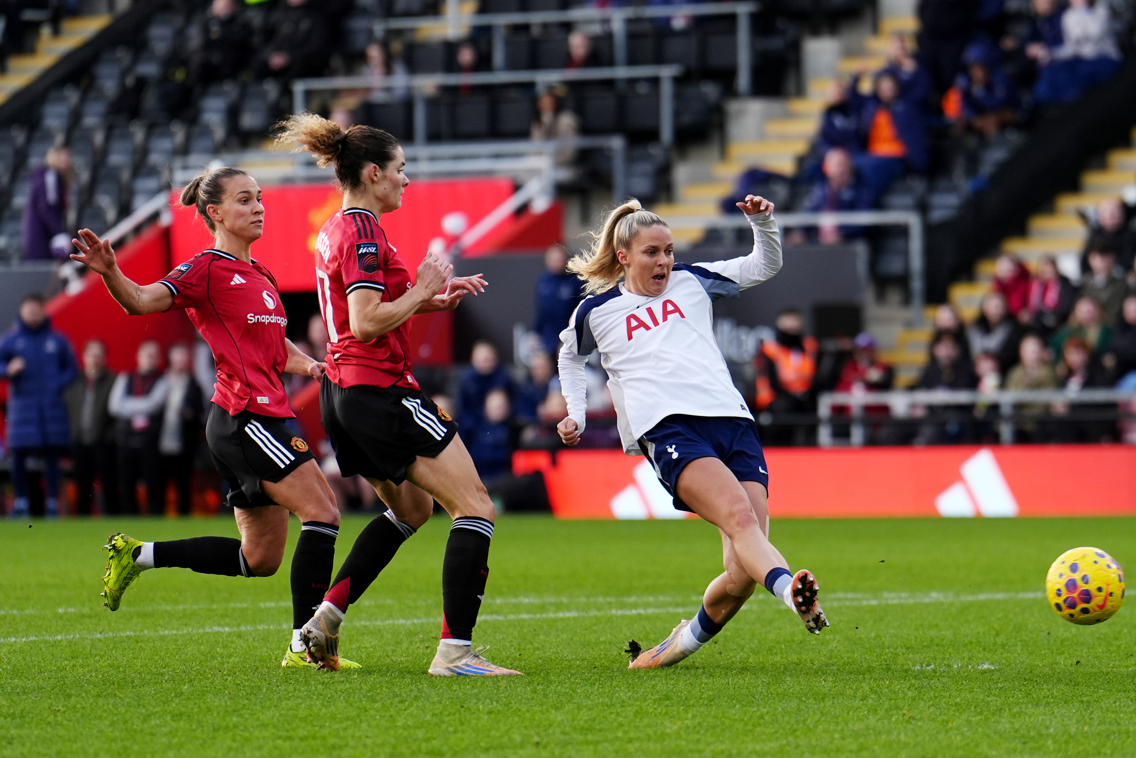 Spurs women 1–2 Manchester United: Spence strike not enough in the ...