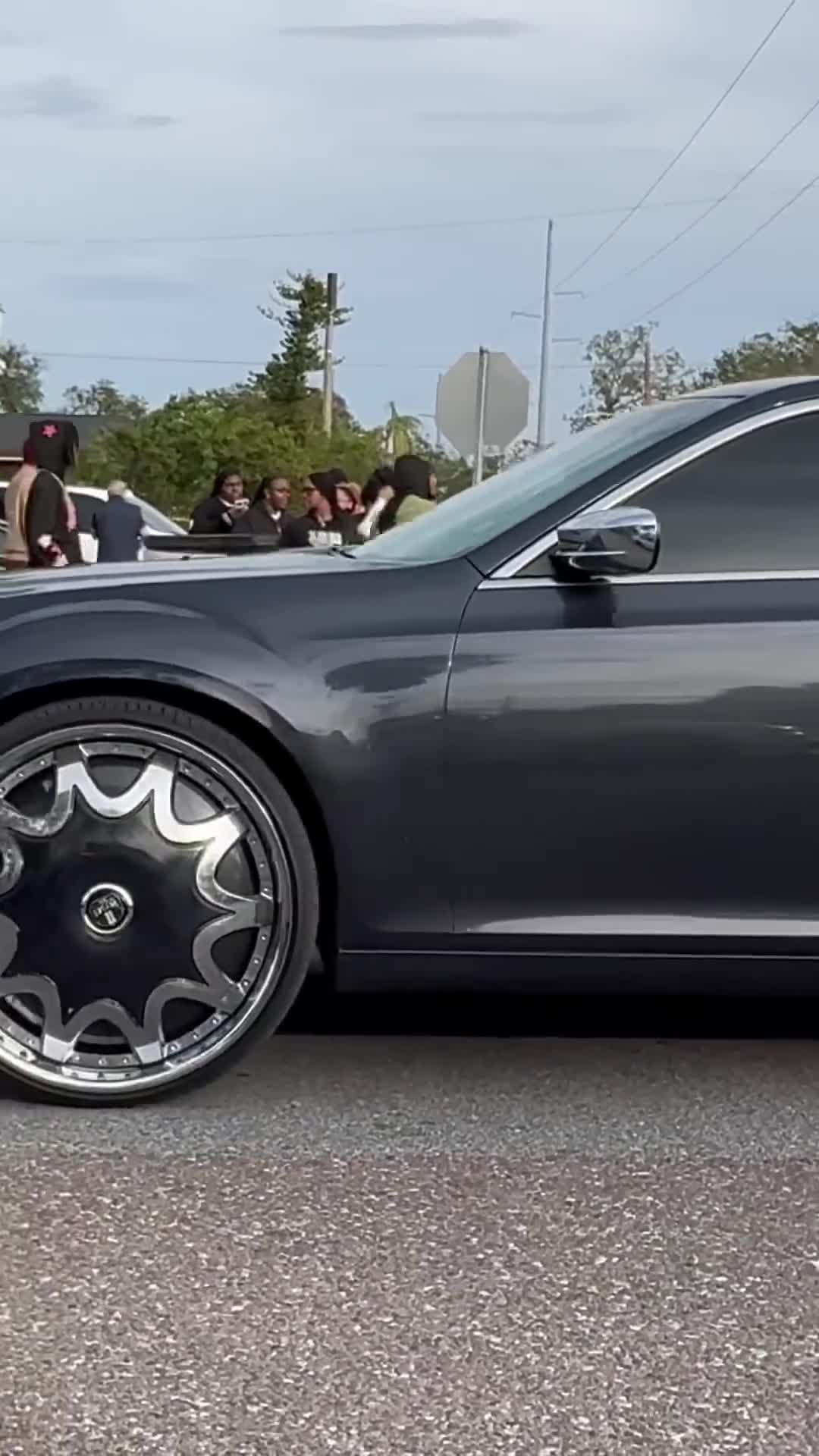 Infiniti FX on 26’s and Chrysler 300 on 26” DUB floaters