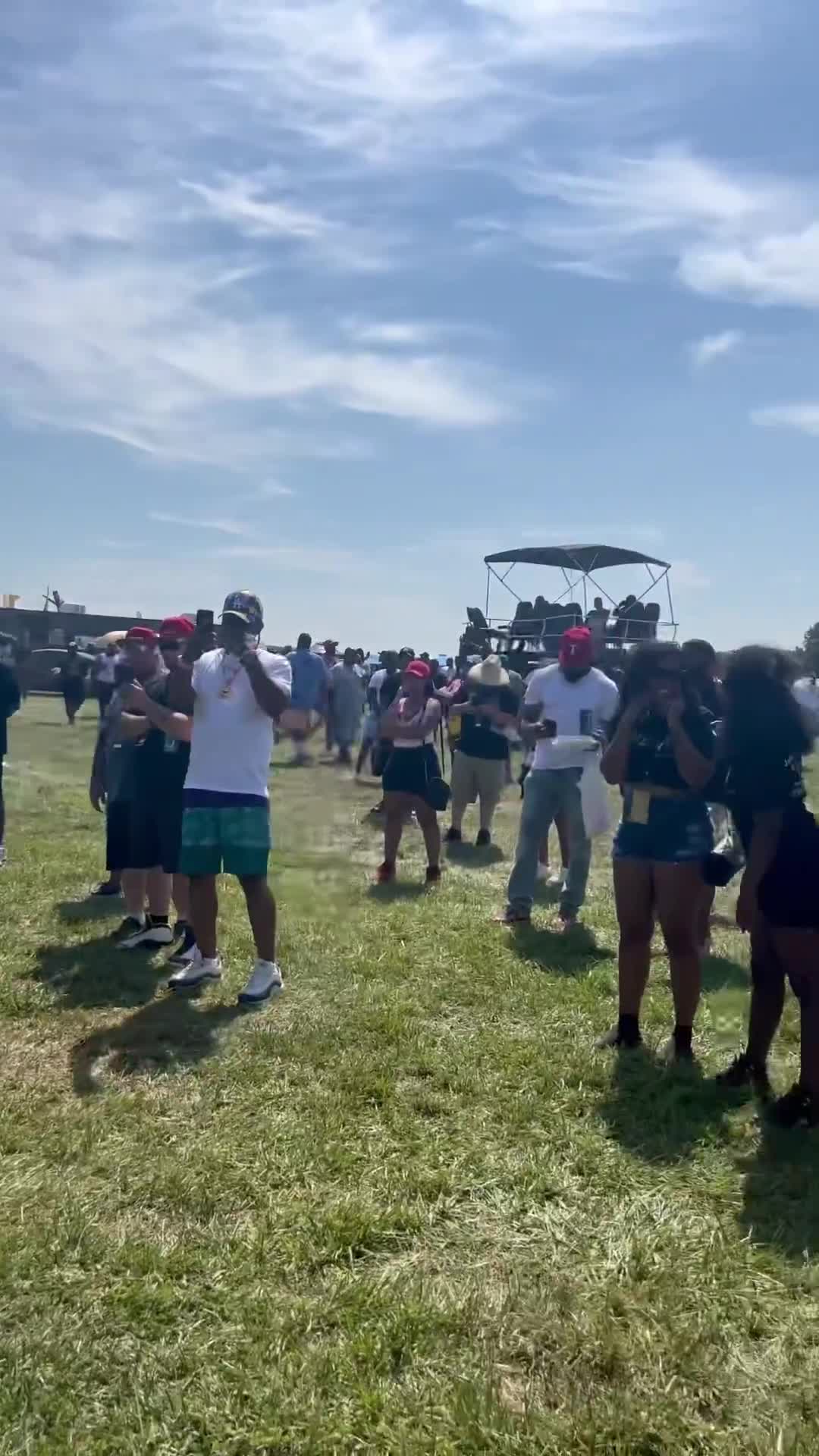 @Forgiking went crazy with the music in his truck 🔊🔊