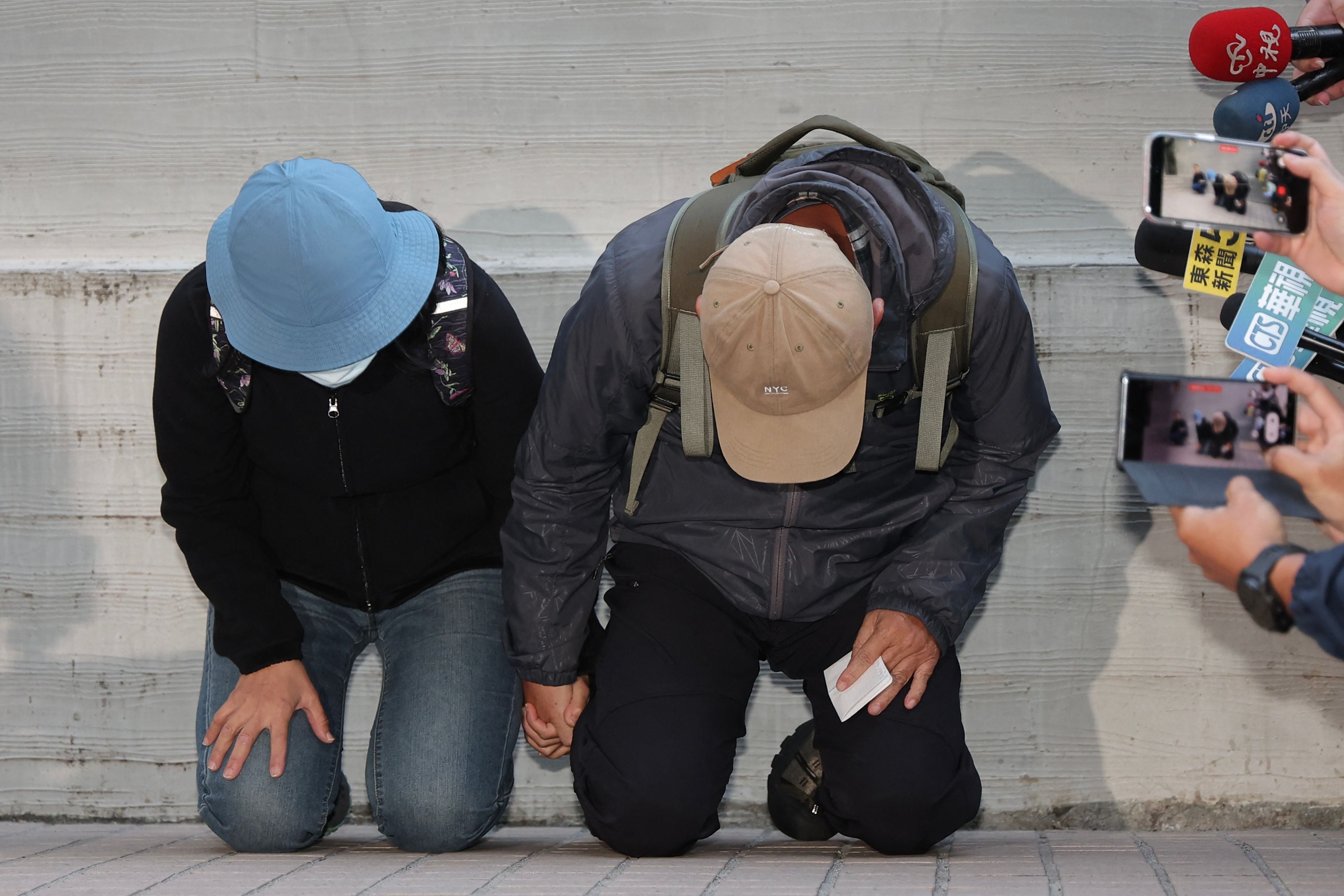 Taiwan Knife Attack Suspect S Parents Kneel