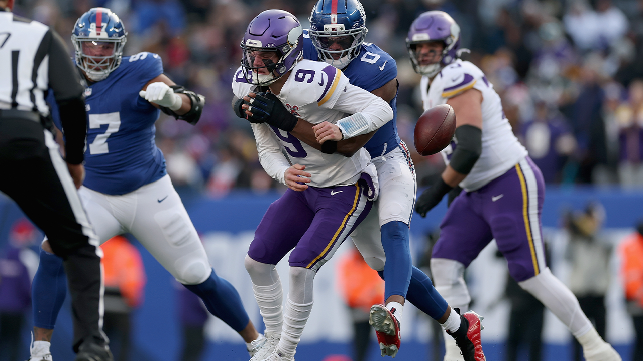 Vikings QB JJ McCarthy suffered hairline fracture in hand, will miss ...