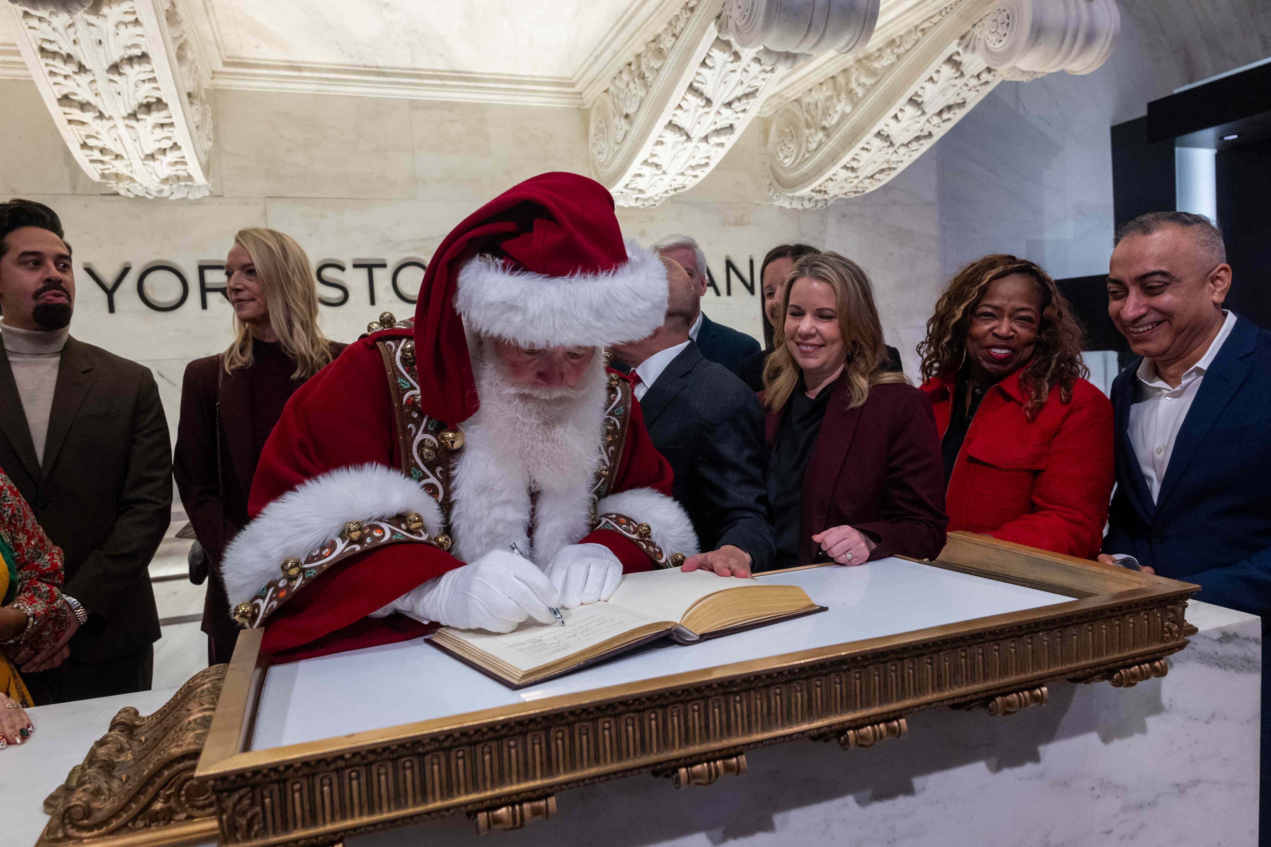 Will the Santa Claus rally deliver this winter—and lift stocks in 2026?