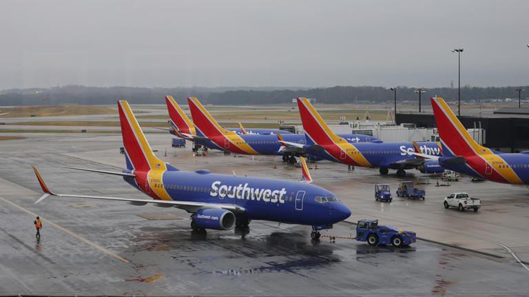 Unruly behavior on flights peaks around Christmas and better-dressed ...