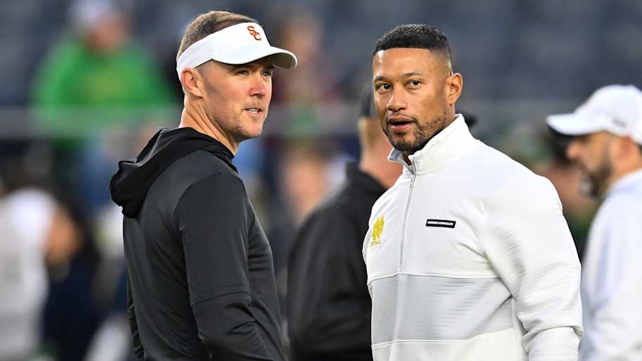 Major football coach predicted to stay in college amid NFL rumors