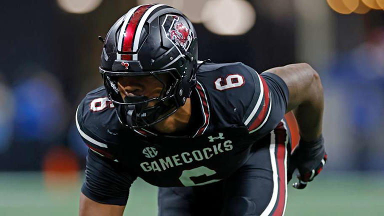 All-SEC EDGE shuts down rumors, signs new NIL deal to return to South ...