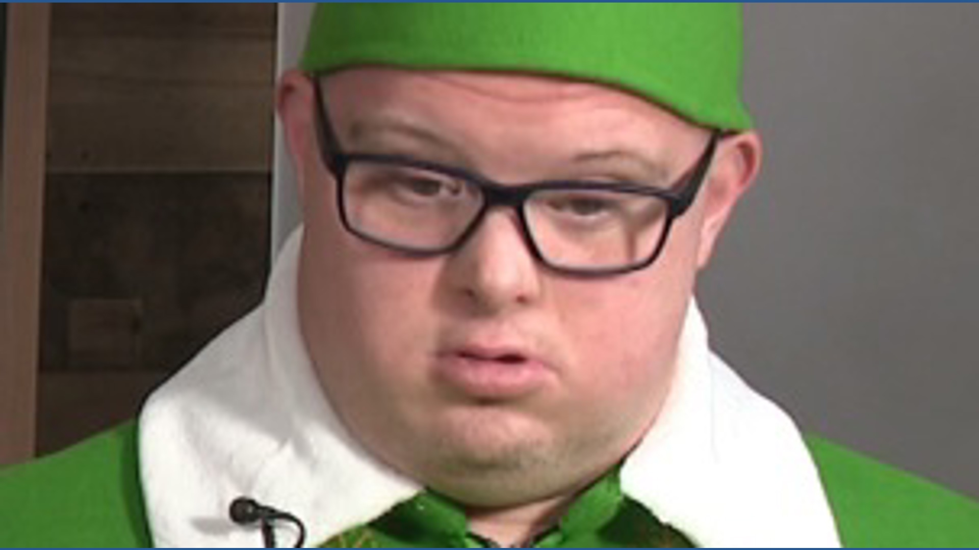 Family nearly kicked out of mall over 'Elf' costume hopes to teach ...