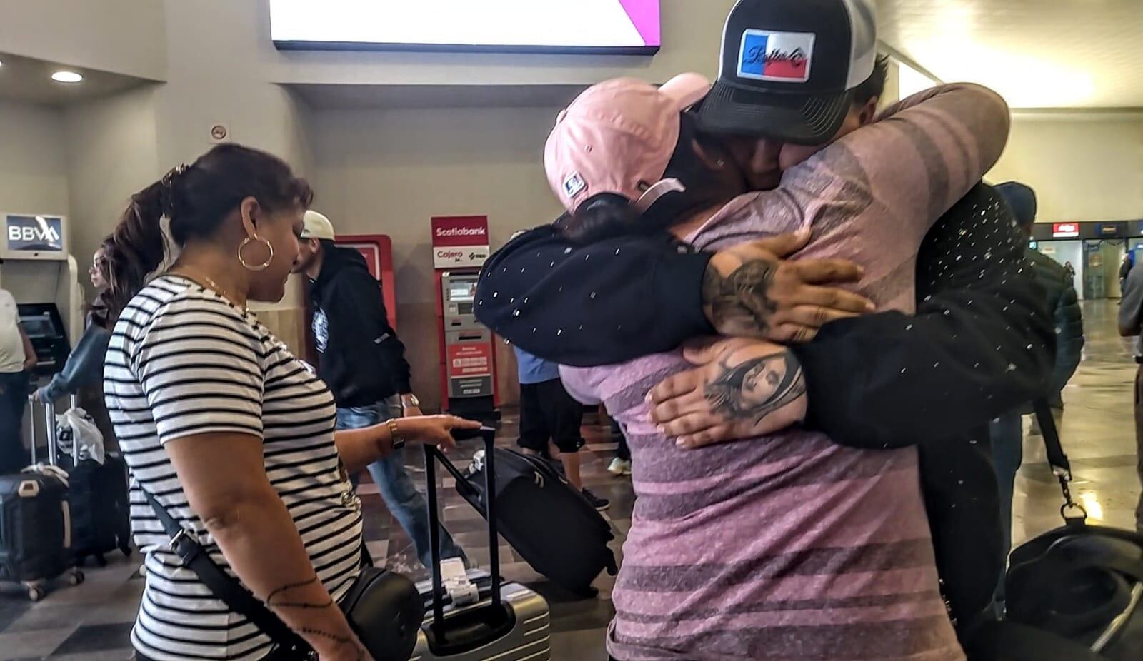 Regresan paisanos a Guanajuato por Navidad y llenan de reencuentros el ...