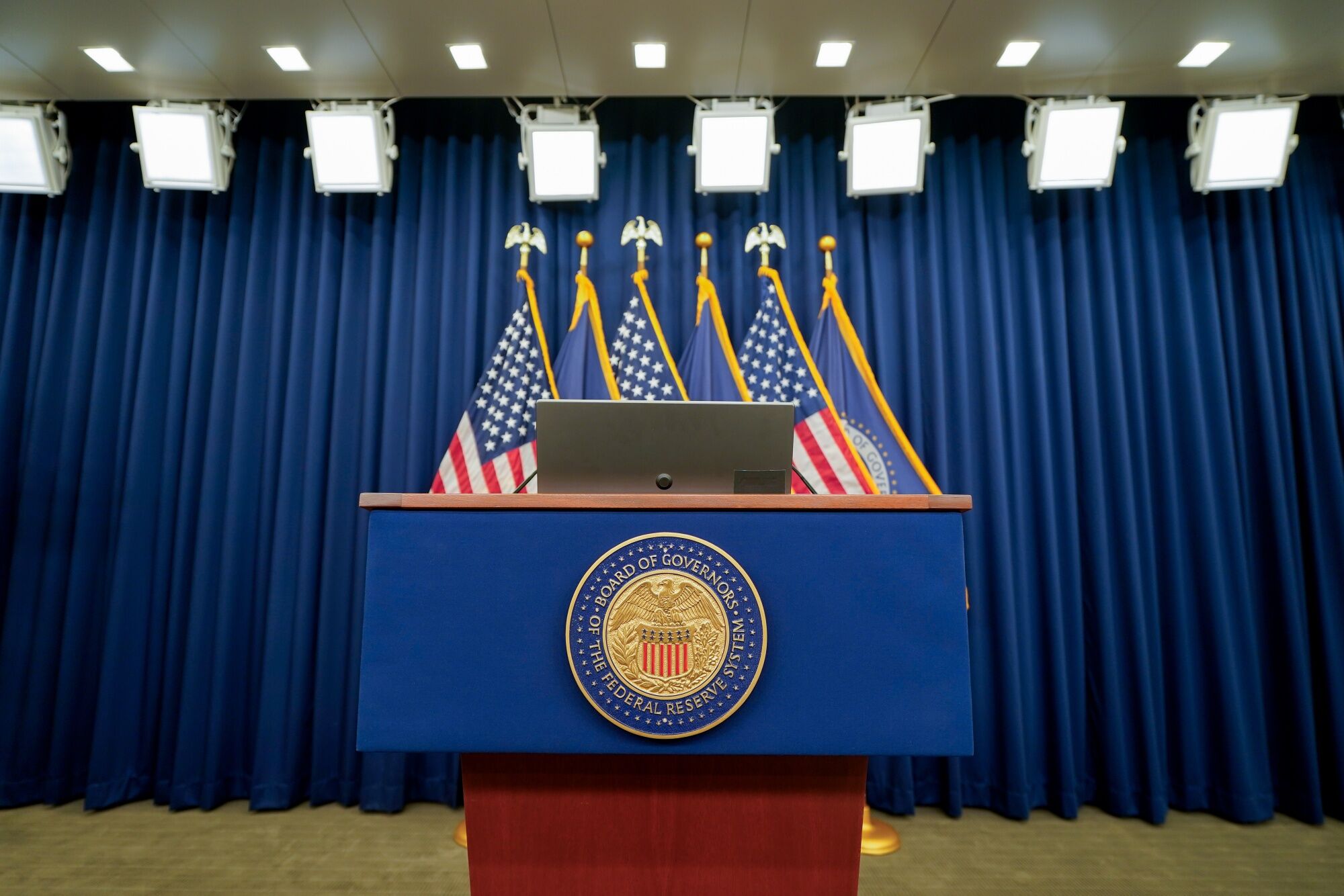 Fed should lower rates if the market does well, Trump says