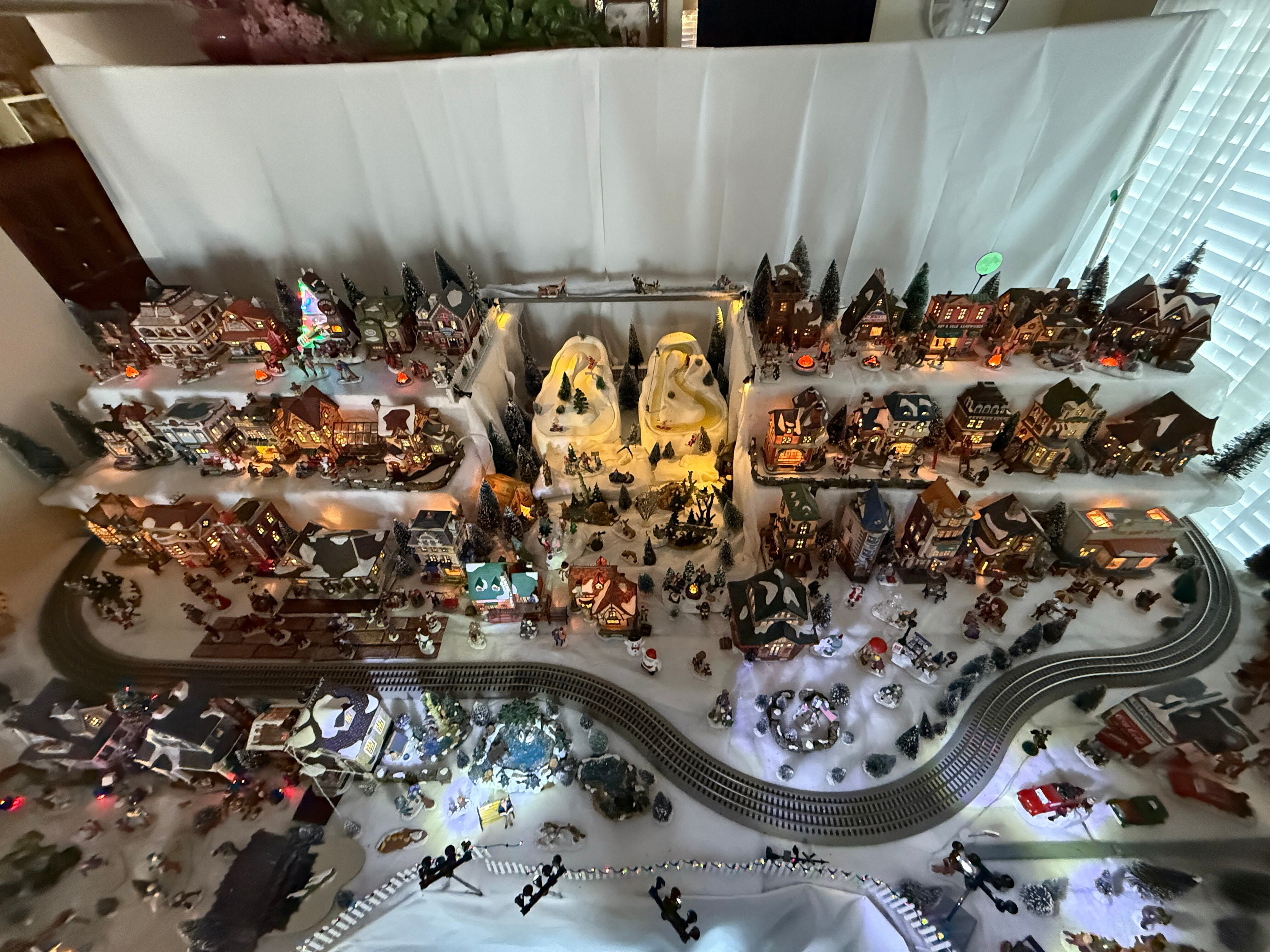 Las Vegas couple creates miniature holiday village year after year to ...