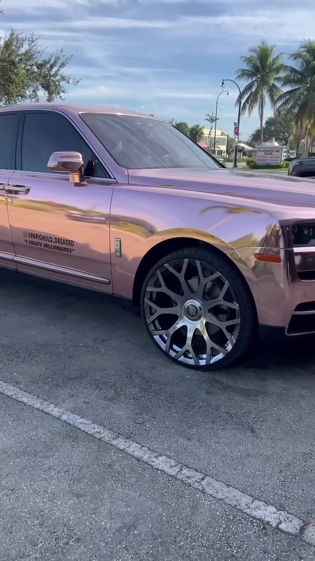 Rose Gold Rolls Royce Cullinan on 26’s Forgiatos
