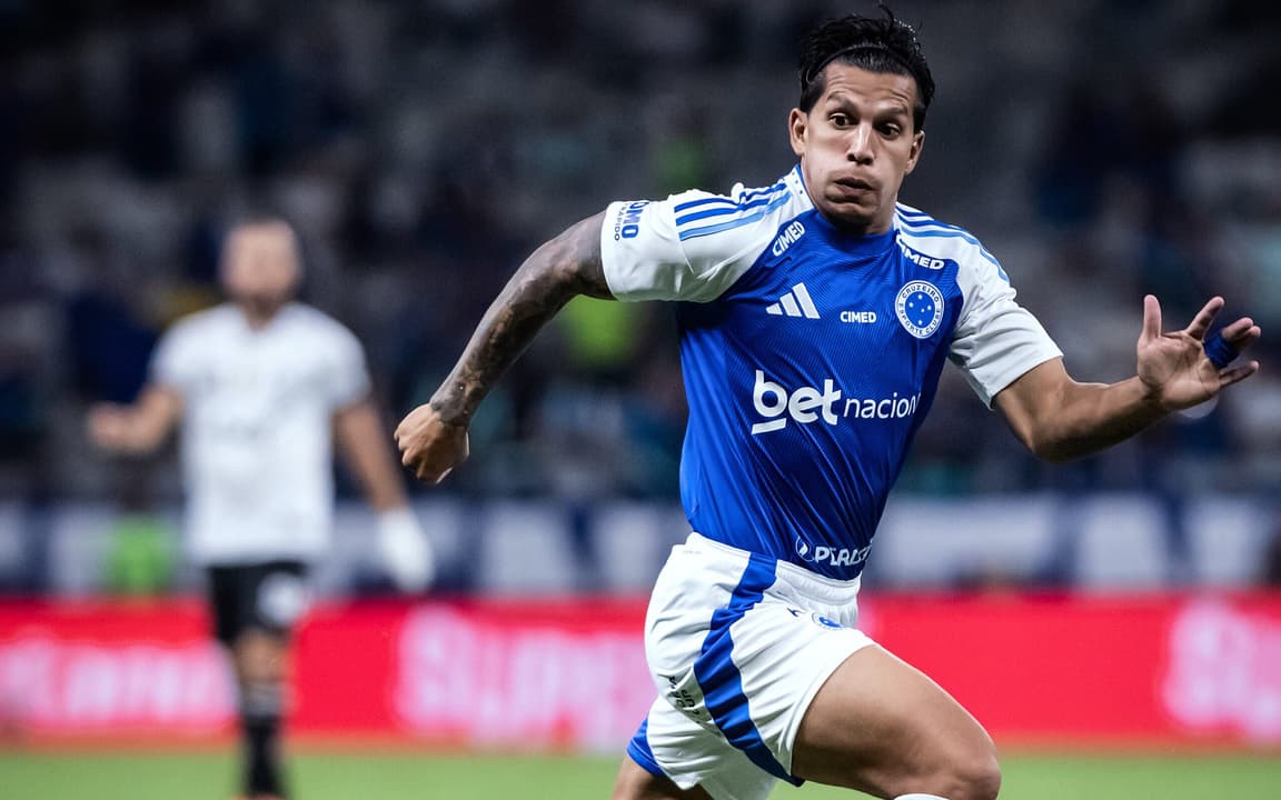 Romero curte férias com camisa icônica do Cruzeiro