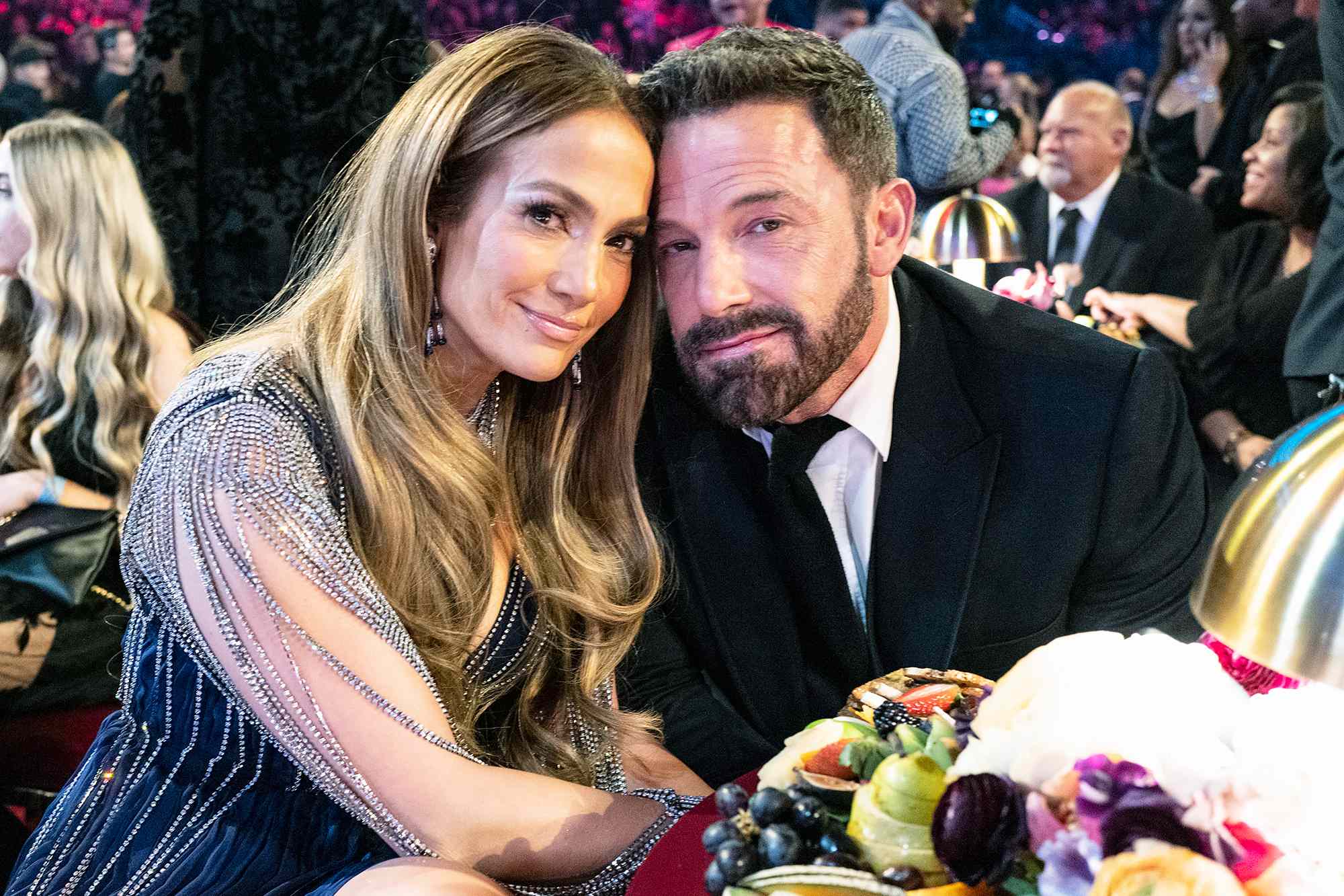 Jennifer Lopez and Ben Affleck reunite at LA mall with his son Sam to ...