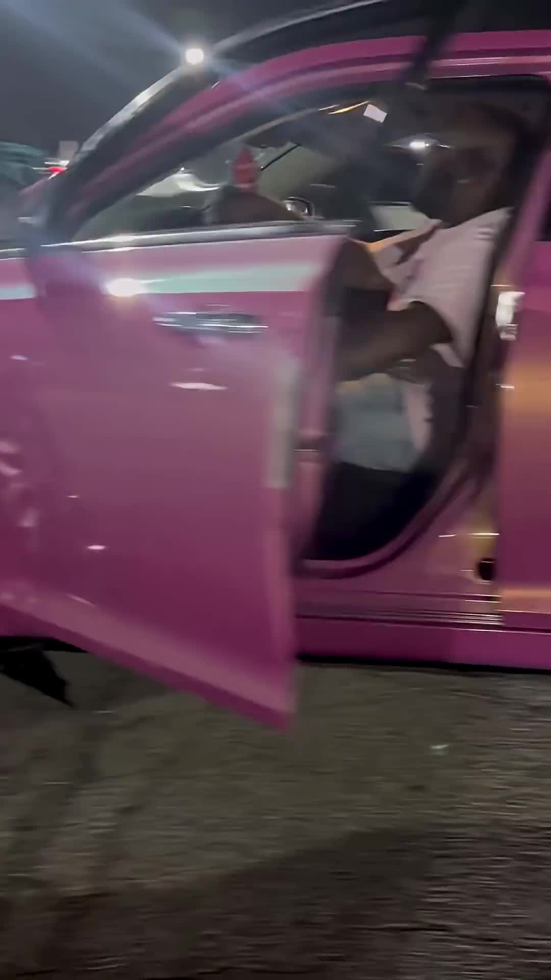 Chrysler 300 on 30” DUB floaters riding