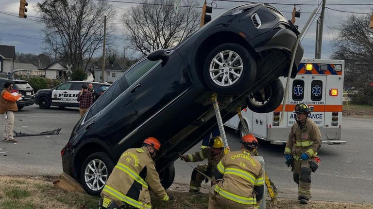 Chattanooga firefighters rescue driver as car dangles from power pole ...
