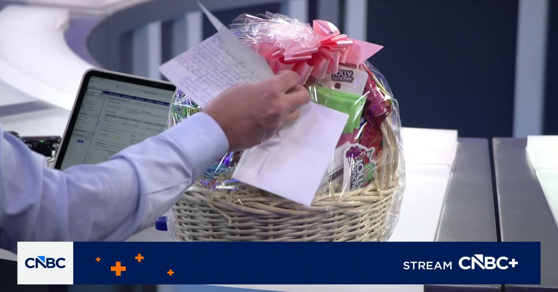 'Fast Money' traders get sweet treat ahead of holidays