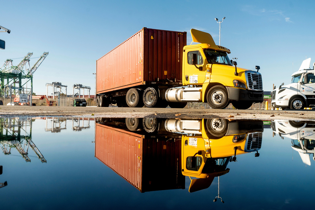 Immigrant truckers file suit over California's plans to revoke ...