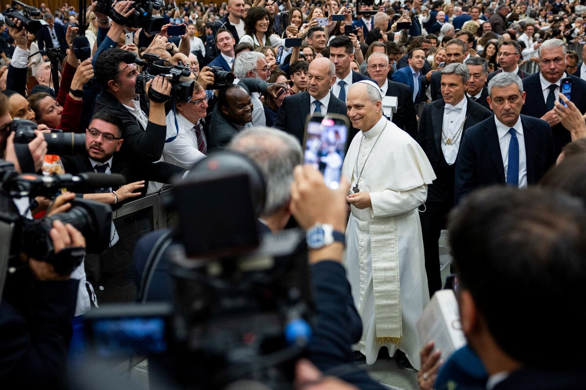 Pope Leo XIV urges release of journalists and cracks joke in English at ...