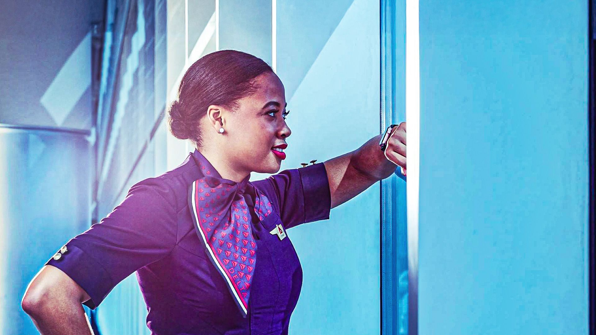 What flight attendants notice first about passengers when boarding a flight