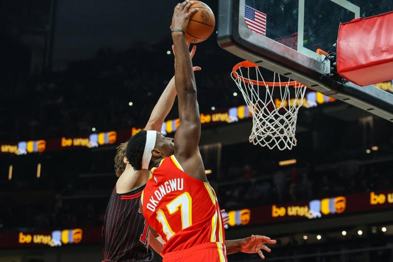 Bulls' late-fourth-quarter rally stuns Hawks