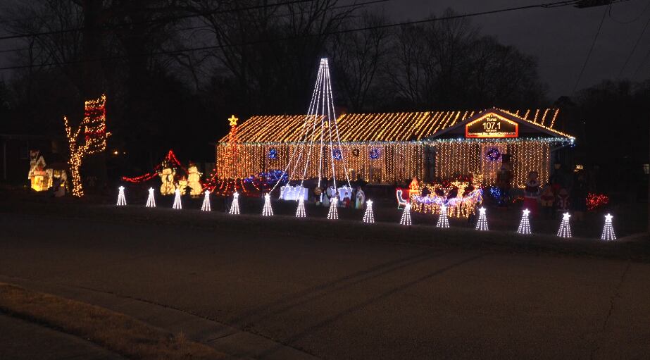 West Hills Christmas light show continues decades-long tradition