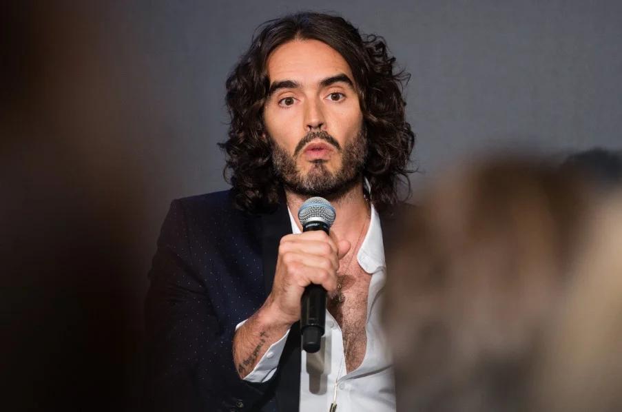 Russell Brand enfrenta nuevas acusaciones por agresión sexual: ¿Cuál es ...