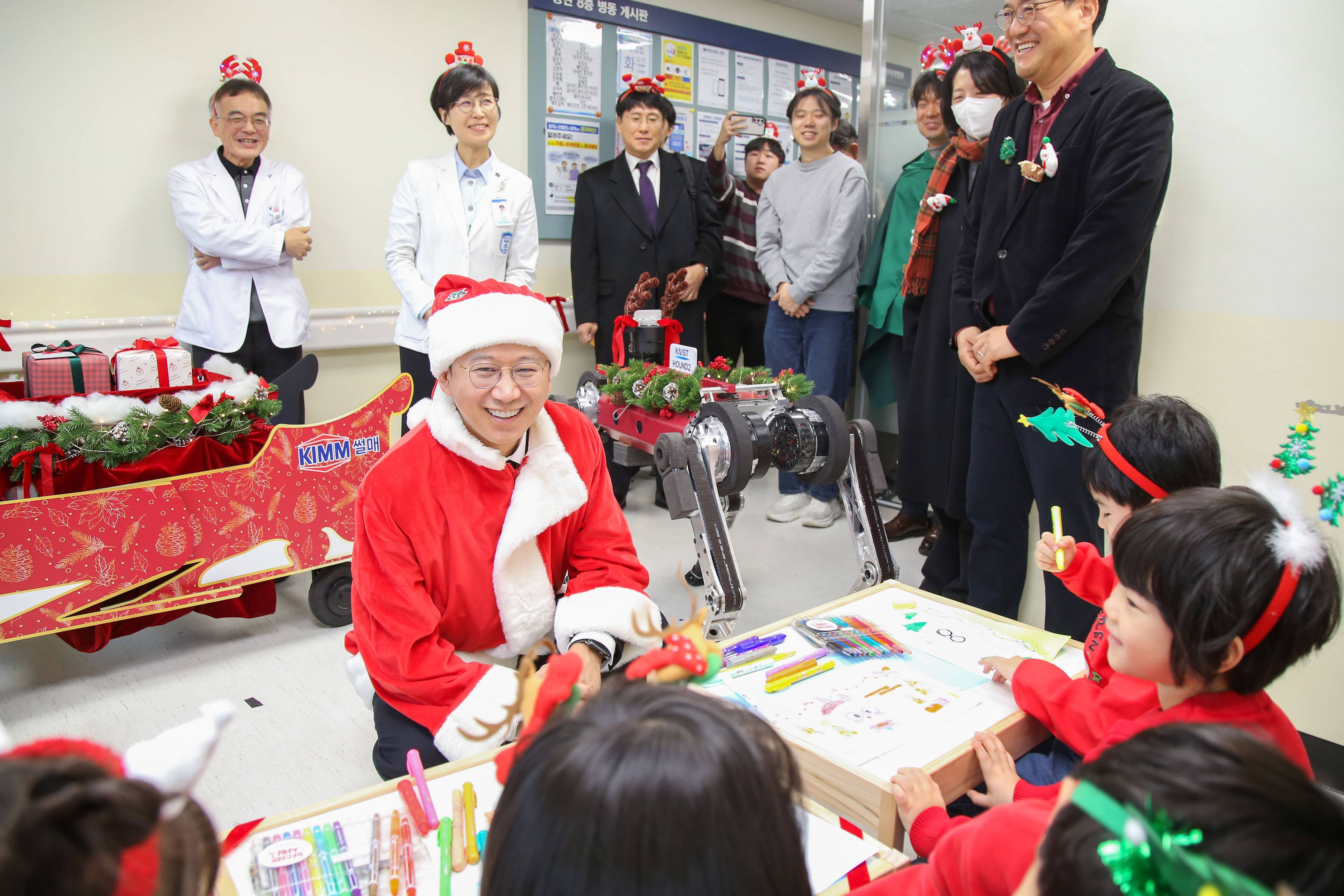 Deputy Prime Minister Bae Kyung-hoon visits cancer patients with ...