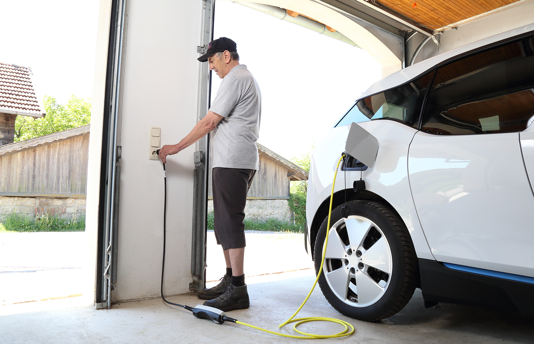 Why all car manufacturers are switching to electric vehicles