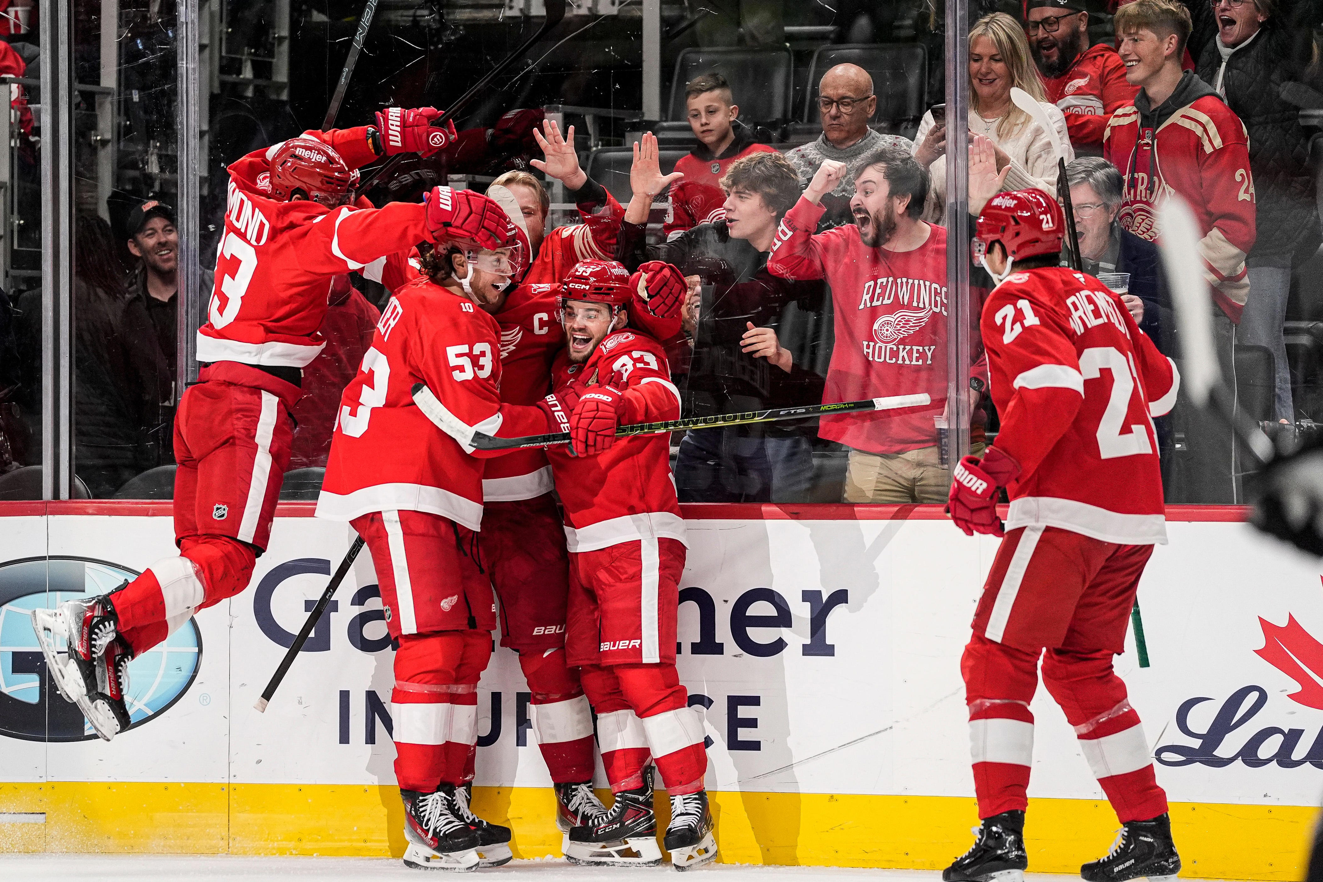 Wings' Dylan Larkin scores tying and winning goals to stun Stars in OT