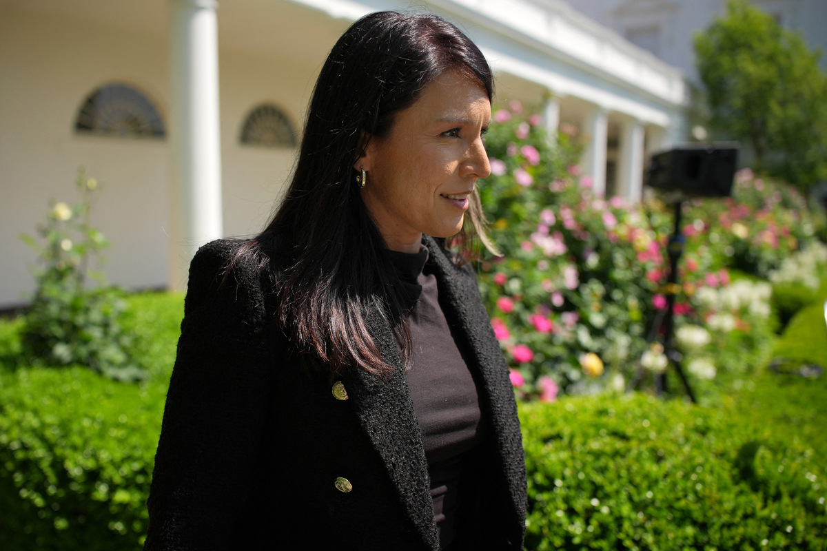 Tulsi Gabbard under fire for using same "easily cracked" password for years