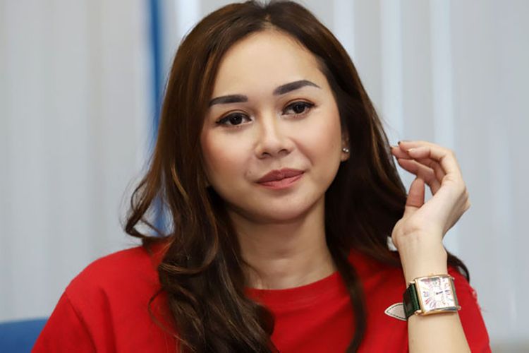 Rekaman CCTV beredar, Aura Kasih tanggapi rumor kedekatan dengan Ridwan ...