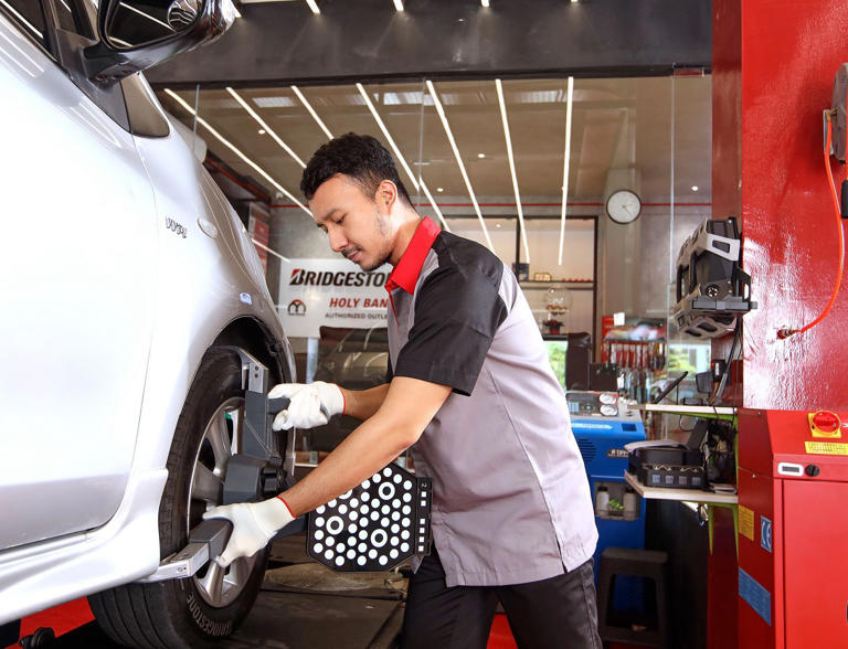 Biar aman di jalan, Bridgestone bagi tips cek kondisi ban selama ...