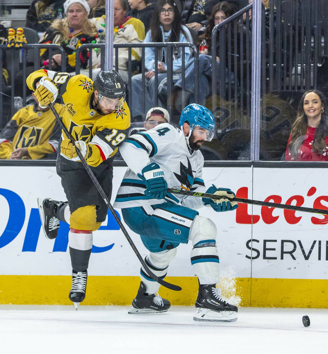 3 takeaways: Knights ride 5-goal 1st period to win over Sharks — photos