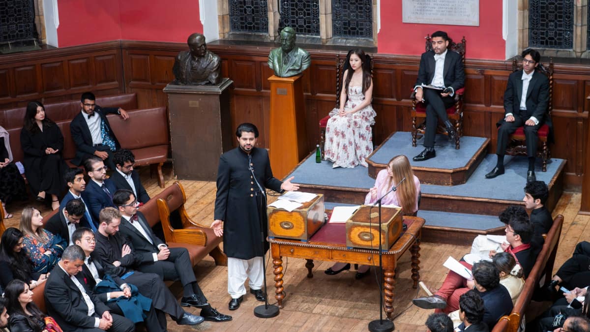 Oxford Union debate: 26/11 survivor student slams Pakistan on Kashmir ...