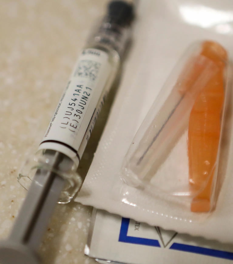 Flu symptoms? What to look for before holiday get-togethers