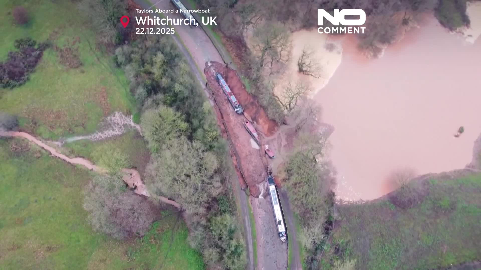 Video shows boats swallowed by a giant hole in Shropshire, UK