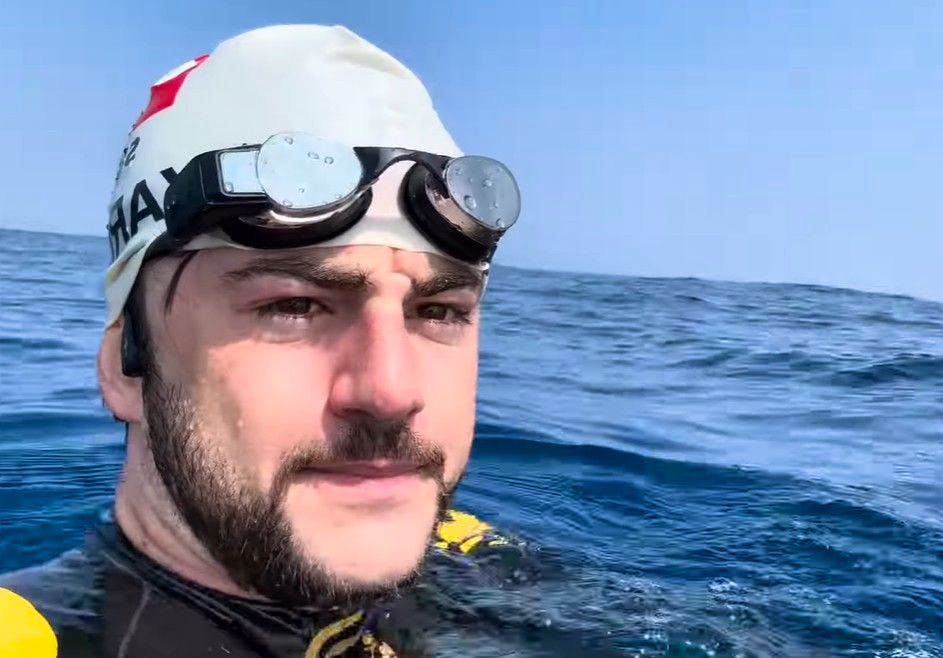 Le nageur Noam Yaron conteste une enquête de la RTS