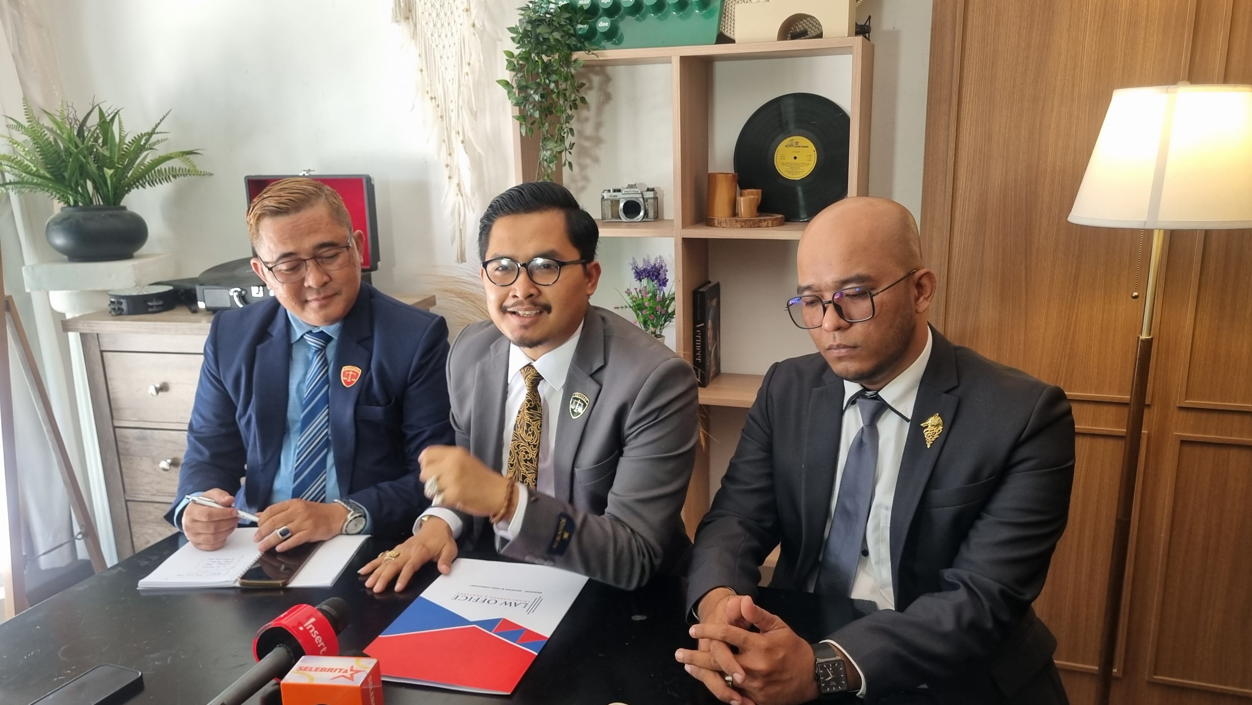 Berakhir damai, DJ Panda ciptakan lagu untuk Erika Carlina usai laporan ...