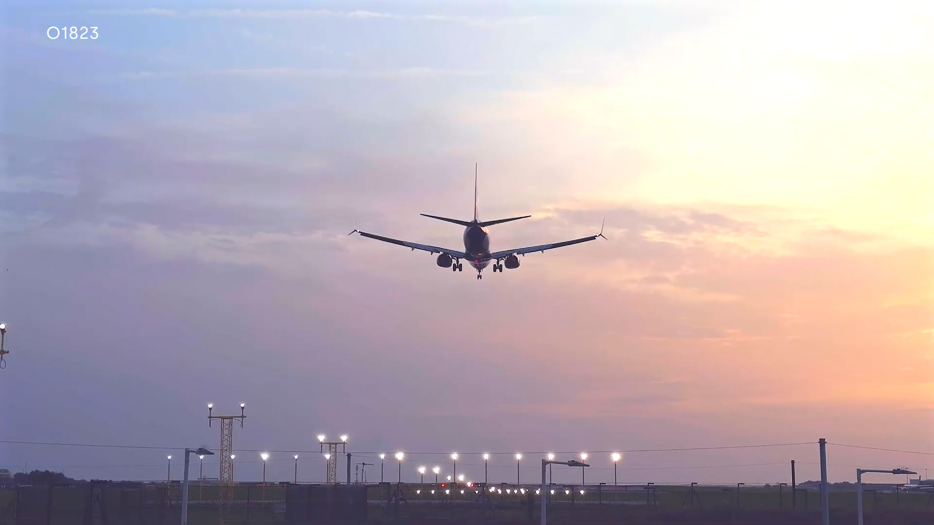 Close range plane landings at Manchester Airport
