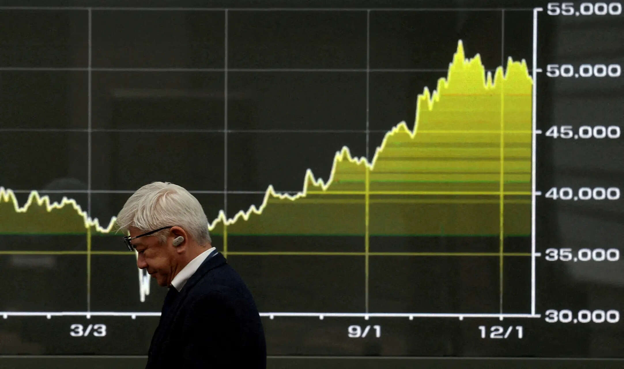 Japan's 30-year yields rise to record highs as stimulus concerns mount